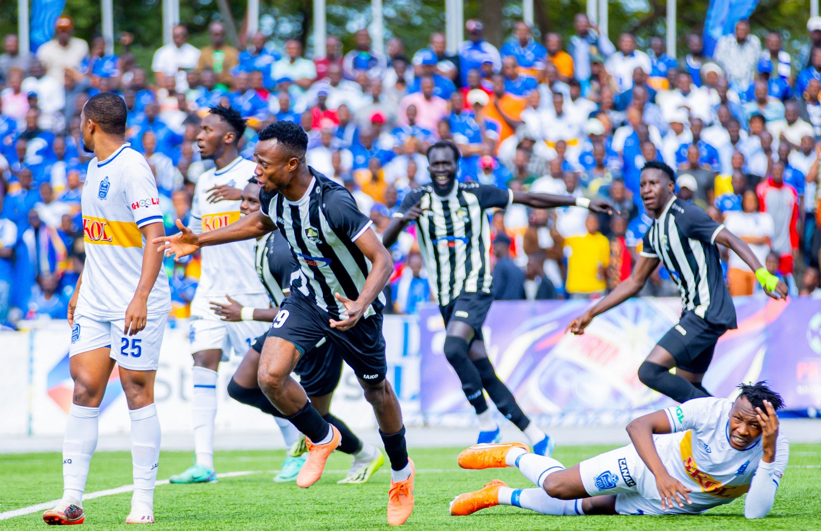 Rayon Sport ikubiswe inkoni ku nda n'ikipe ya Apr Fc - UMURAGE MEDIA